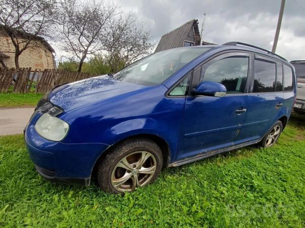 Zils Volkswagen Touran 2005 Ogre, ar dzinēja tilpumu 1.90 L un nobraukumu 390 tūkst. km par 1800 €, foto 7 vietnē AUTOMOTO.COM.LV