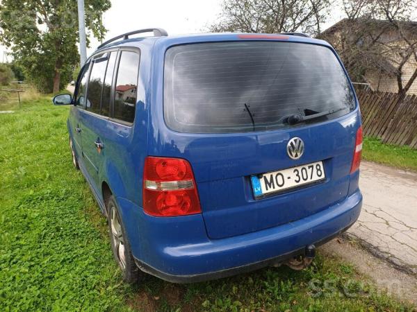 Zils Volkswagen Touran 2005 Ogre, ar dzinēja tilpumu 1.90 L un nobraukumu 390 tūkst. km par 1800 €, foto 8 vietnē AUTOMOTO.COM.LV