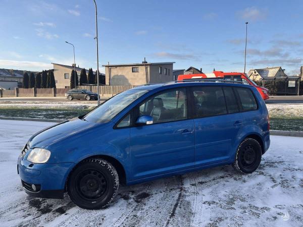 Zils Volkswagen Touran 2005 Kauņa, ar dzinēja tilpumu 1.97 L un nobraukumu 392 tūkst. km par 1550 €, foto 3 vietnē AUTOMOTO.COM.LV