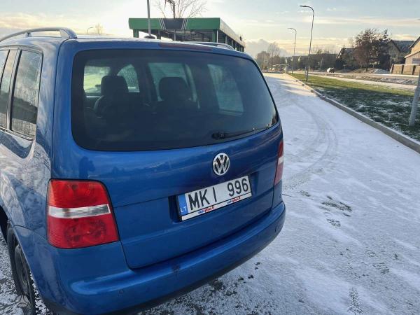 Zils Volkswagen Touran 2005 Kauņa, ar dzinēja tilpumu 1.97 L un nobraukumu 392 tūkst. km par 1550 €, foto 5 vietnē AUTOMOTO.COM.LV