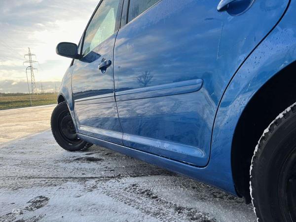 Zils Volkswagen Touran 2005 Kauņa, ar dzinēja tilpumu 1.97 L un nobraukumu 392 tūkst. km par 1550 €, foto 6 vietnē AUTOMOTO.COM.LV