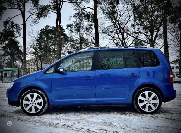 Zils Volkswagen Touran 2005 Alīta, ar dzinēja tilpumu 1.97 L un nobraukumu 291 tūkst. km par 3499 €, foto 10 vietnē AUTOMOTO.COM.LV