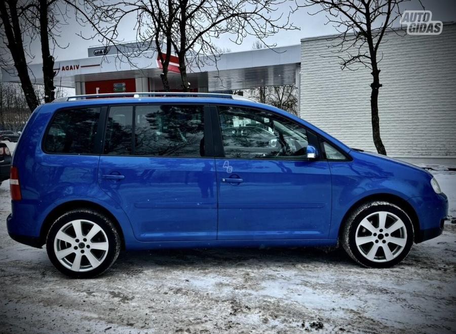 Zils Volkswagen Touran 2005 Alīta, ar dzinēja tilpumu 2.00 L un nobraukumu 291 tūkst. km par 3399 €, foto 2 vietnē AUTOMOTO.COM.LV