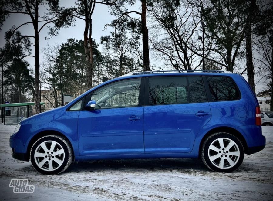Zils Volkswagen Touran 2005 Alīta, ar dzinēja tilpumu 2.00 L un nobraukumu 291 tūkst. km par 3399 €, foto 16 vietnē AUTOMOTO.COM.LV