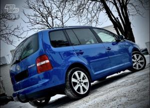 Zils Volkswagen Touran 2005 Alīta, ar dzinēja tilpumu 2.00 L un nobraukumu 291 tūkst. km par 3399 €, foto 18 vietnē AUTOMOTO.COM.LV