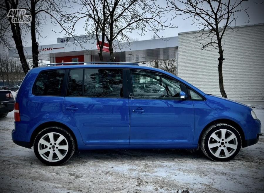Zils Volkswagen Touran 2005 Alīta, ar dzinēja tilpumu 2.00 L un nobraukumu 291 tūkst. km par 3399 €, foto 20 vietnē AUTOMOTO.COM.LV