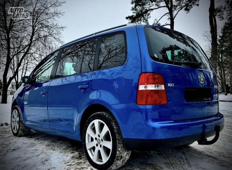 Zils Volkswagen Touran 2005 Alīta, ar dzinēja tilpumu 2.00 L un nobraukumu 291 tūkst. km par 3399 €, foto 22 vietnē AUTOMOTO.COM.LV
