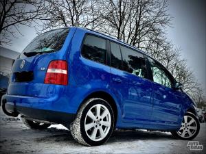 Zils Volkswagen Touran 2005 Alīta, ar dzinēja tilpumu 2.00 L un nobraukumu 291 tūkst. km par 3399 €, foto 28 vietnē AUTOMOTO.COM.LV