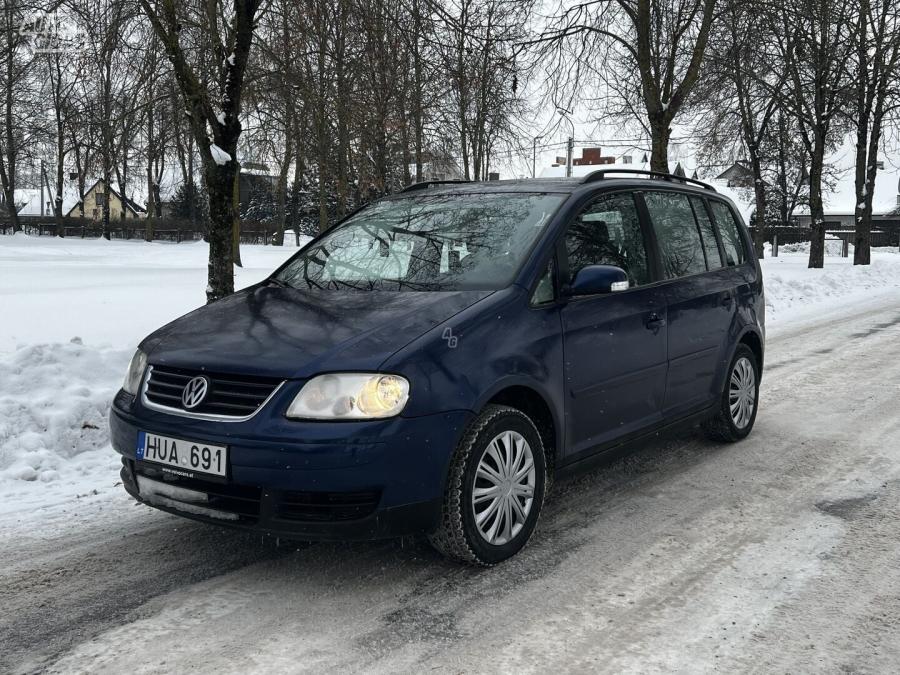 Blue Volkswagen Touran 2005 in Siauliai, with an engine capacity of 1.90 L and mileage of 400 thousand km for 850 €, photo 2 on AUTOMOTO.COM.LV