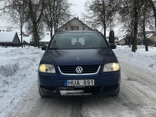 Blue Volkswagen Touran 2005 in Siauliai, with an engine capacity of 1.90 L and mileage of 400 thousand km for 850 €, photo 3 on AUTOMOTO.COM.LV