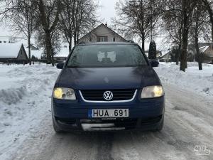 Blue Volkswagen Touran 2005 in Siauliai, with an engine capacity of 1.90 L and mileage of 400 thousand km for 850 €, photo 3 on AUTOMOTO.COM.LV