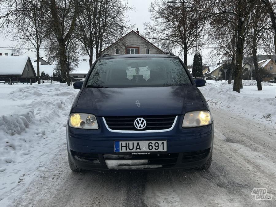 Blue Volkswagen Touran 2005 in Siauliai, with an engine capacity of 1.90 L and mileage of 400 thousand km for 850 €, photo 3 on AUTOMOTO.COM.LV