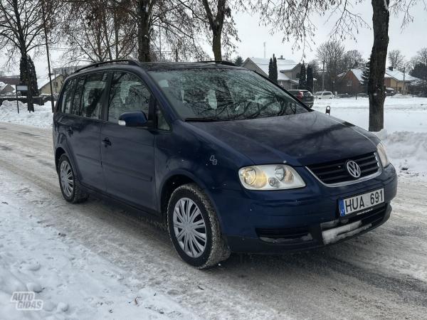Blue Volkswagen Touran 2005 in Siauliai, with an engine capacity of 1.90 L and mileage of 400 thousand km for 850 €, photo 4 on AUTOMOTO.COM.LV
