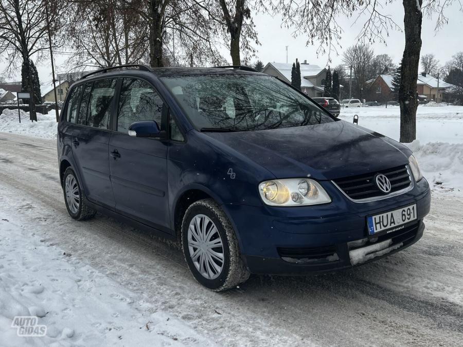 Blue Volkswagen Touran 2005 in Siauliai, with an engine capacity of 1.90 L and mileage of 400 thousand km for 850 €, photo 4 on AUTOMOTO.COM.LV