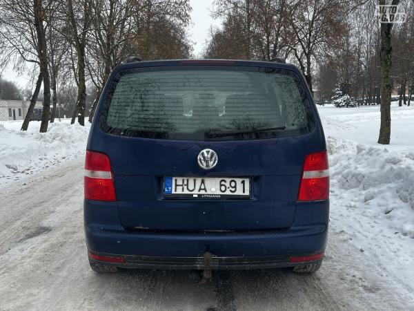 Blue Volkswagen Touran 2005 in Siauliai, with an engine capacity of 1.90 L and mileage of 400 thousand km for 850 €, photo 6 on AUTOMOTO.COM.LV