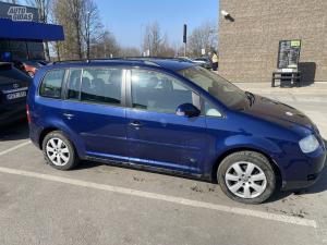 Zils Volkswagen Touran 2005 Viļņa, ar dzinēja tilpumu 1.90 L un nobraukumu 330 tūkst. km par 1500 €, foto 5 vietnē AUTOMOTO.COM.LV