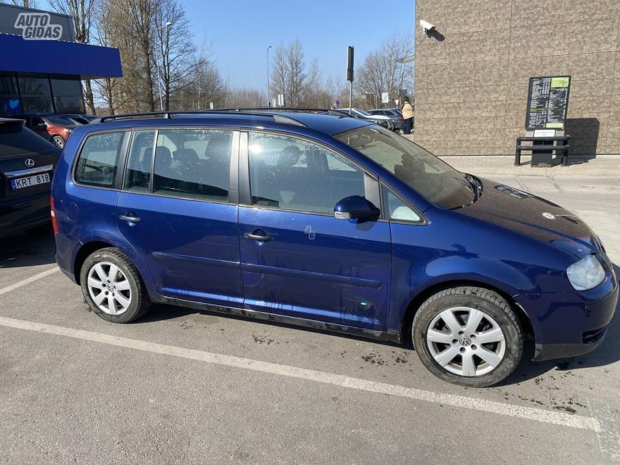 Zils Volkswagen Touran 2005 Viļņa, ar dzinēja tilpumu 1.90 L un nobraukumu 330 tūkst. km par 1500 €, foto 5 vietnē AUTOMOTO.COM.LV