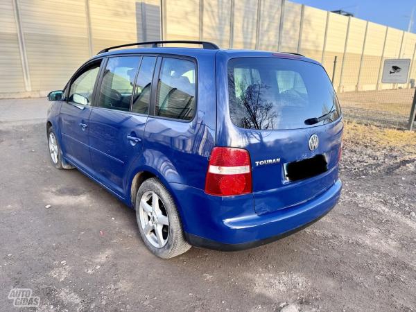 Zils Volkswagen Touran 2005 Kauņa, ar dzinēja tilpumu 2.00 L un nobraukumu 381 tūkst. km par 750 €, foto 4 vietnē AUTOMOTO.COM.LV