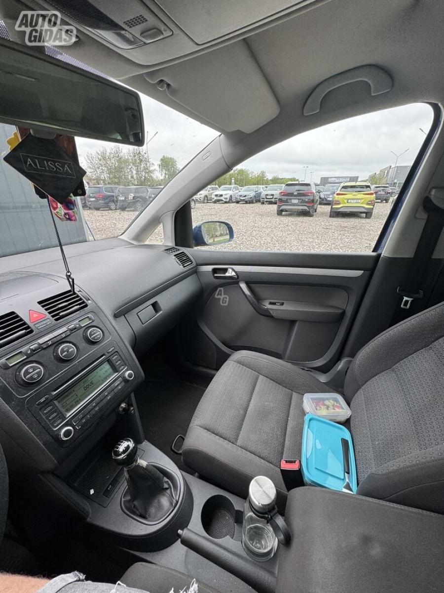 Zils Volkswagen Touran 2005 Kauņa, ar dzinēja tilpumu 2.00 L un nobraukumu 381 tūkst. km par 750 €, foto 9 vietnē AUTOMOTO.COM.LV