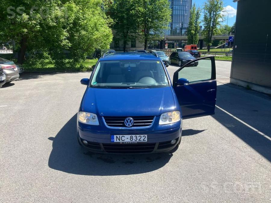 Zils Volkswagen Touran 2005 Rīga, ar dzinēja tilpumu 2.00 L un nobraukumu 366 tūkst. km par 1400 €, foto 3 vietnē AUTOMOTO.COM.LV