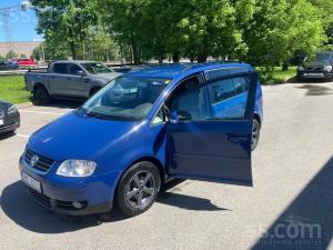Zils Volkswagen Touran 2005 Rīga, ar dzinēja tilpumu 2.00 L un nobraukumu 366 tūkst. km par 1400 €, foto 4 vietnē AUTOMOTO.COM.LV