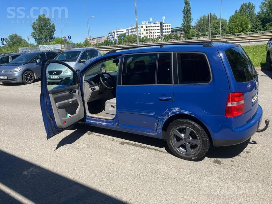 Zils Volkswagen Touran 2005 Rīga, ar dzinēja tilpumu 2.00 L un nobraukumu 366 tūkst. km par 1400 €, foto 5 vietnē AUTOMOTO.COM.LV