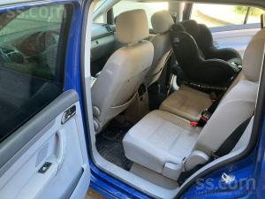Zils Volkswagen Touran 2005 Rīga, ar dzinēja tilpumu 2.00 L un nobraukumu 366 tūkst. km par 1400 €, foto 9 vietnē AUTOMOTO.COM.LV