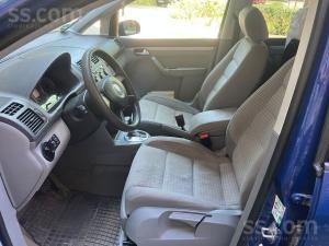 Zils Volkswagen Touran 2005 Rīga, ar dzinēja tilpumu 2.00 L un nobraukumu 366 tūkst. km par 1400 €, foto 10 vietnē AUTOMOTO.COM.LV