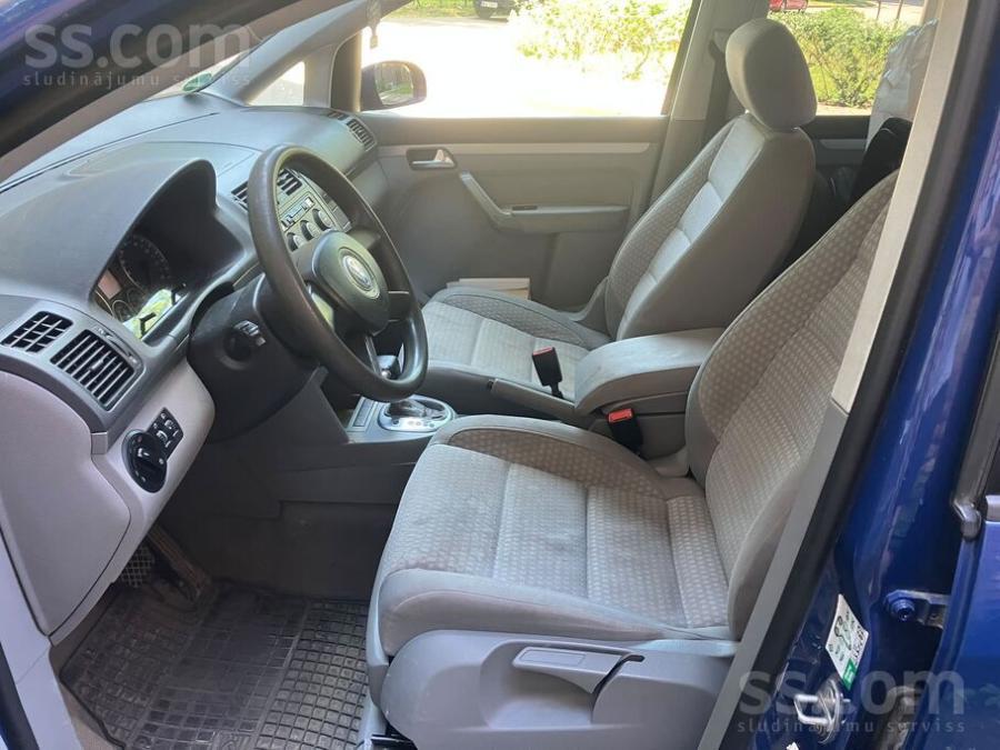 Zils Volkswagen Touran 2005 Rīga, ar dzinēja tilpumu 2.00 L un nobraukumu 366 tūkst. km par 1400 €, foto 10 vietnē AUTOMOTO.COM.LV