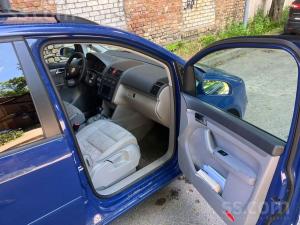 Zils Volkswagen Touran 2005 Rīga, ar dzinēja tilpumu 2.00 L un nobraukumu 366 tūkst. km par 1400 €, foto 12 vietnē AUTOMOTO.COM.LV