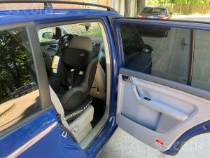 Zils Volkswagen Touran 2005 Rīga, ar dzinēja tilpumu 2.00 L un nobraukumu 366 tūkst. km par 1400 €, foto 13 vietnē AUTOMOTO.COM.LV