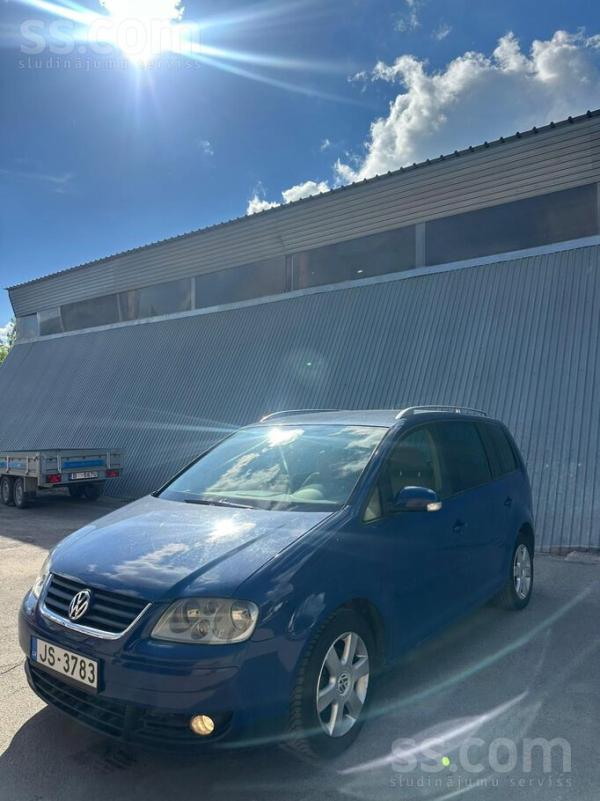 Zils Volkswagen Touran 2005 Jelgava, ar dzinēja tilpumu 2.00 L un nobraukumu 330 tūkst. km par 2900 €, foto 3 vietnē AUTOMOTO.COM.LV