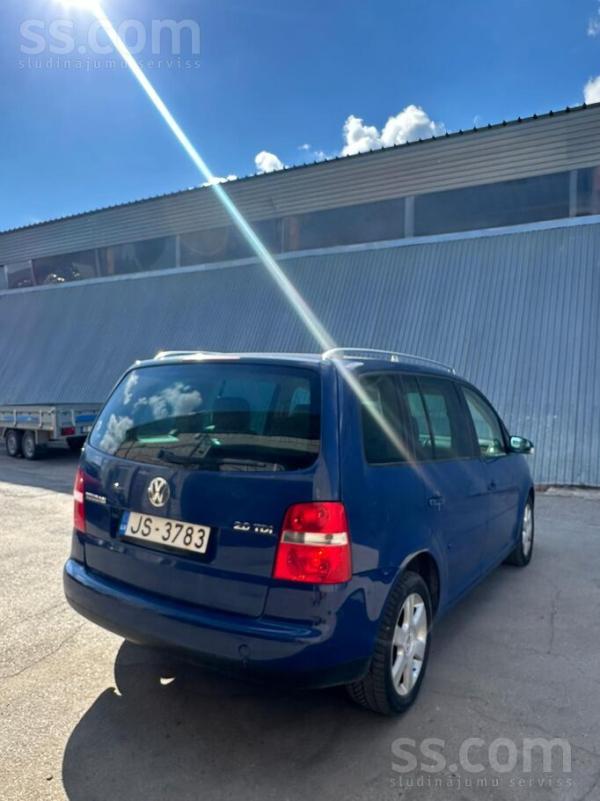 Zils Volkswagen Touran 2005 Jelgava, ar dzinēja tilpumu 2.00 L un nobraukumu 330 tūkst. km par 2900 €, foto 6 vietnē AUTOMOTO.COM.LV