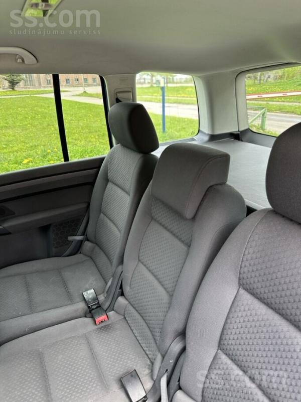 Zils Volkswagen Touran 2005 Rīga, ar dzinēja tilpumu 1.90 L un nobraukumu 166 tūkst. km par 2900 €, foto 10 vietnē AUTOMOTO.COM.LV
