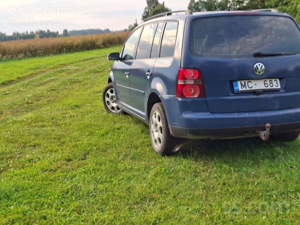 Zils Volkswagen Touran 2005 Preiļi, ar dzinēja tilpumu 2.00 L un nobraukumu 330 tūkst. km par 800 €, foto 2 vietnē AUTOMOTO.COM.LV