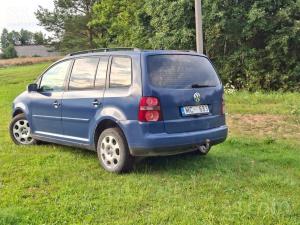 Zils Volkswagen Touran 2005 Preiļi, ar dzinēja tilpumu 2.00 L un nobraukumu 330 tūkst. km par 800 €, foto 5 vietnē AUTOMOTO.COM.LV
