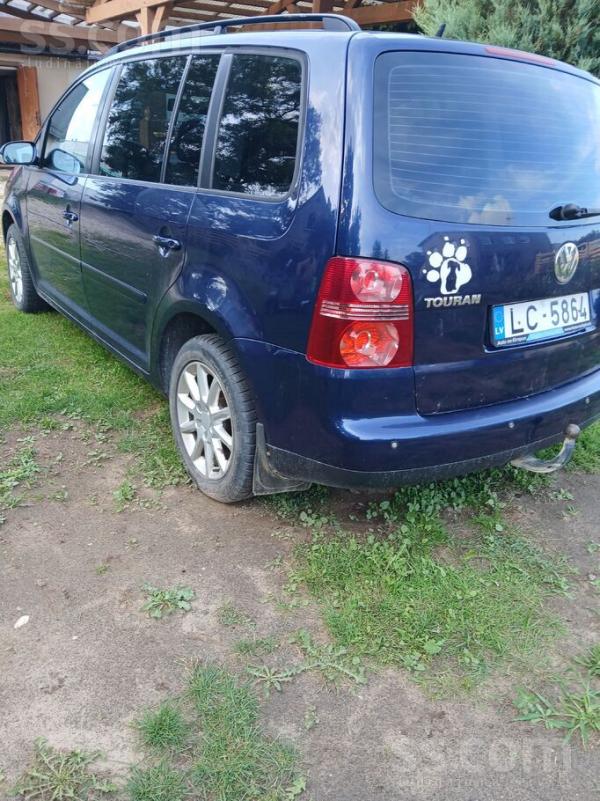 Zils Volkswagen Touran 2005 Tukums, ar dzinēja tilpumu 2.00 L un nobraukumu 348 tūkst. km par 1700 €, foto 2 vietnē AUTOMOTO.COM.LV