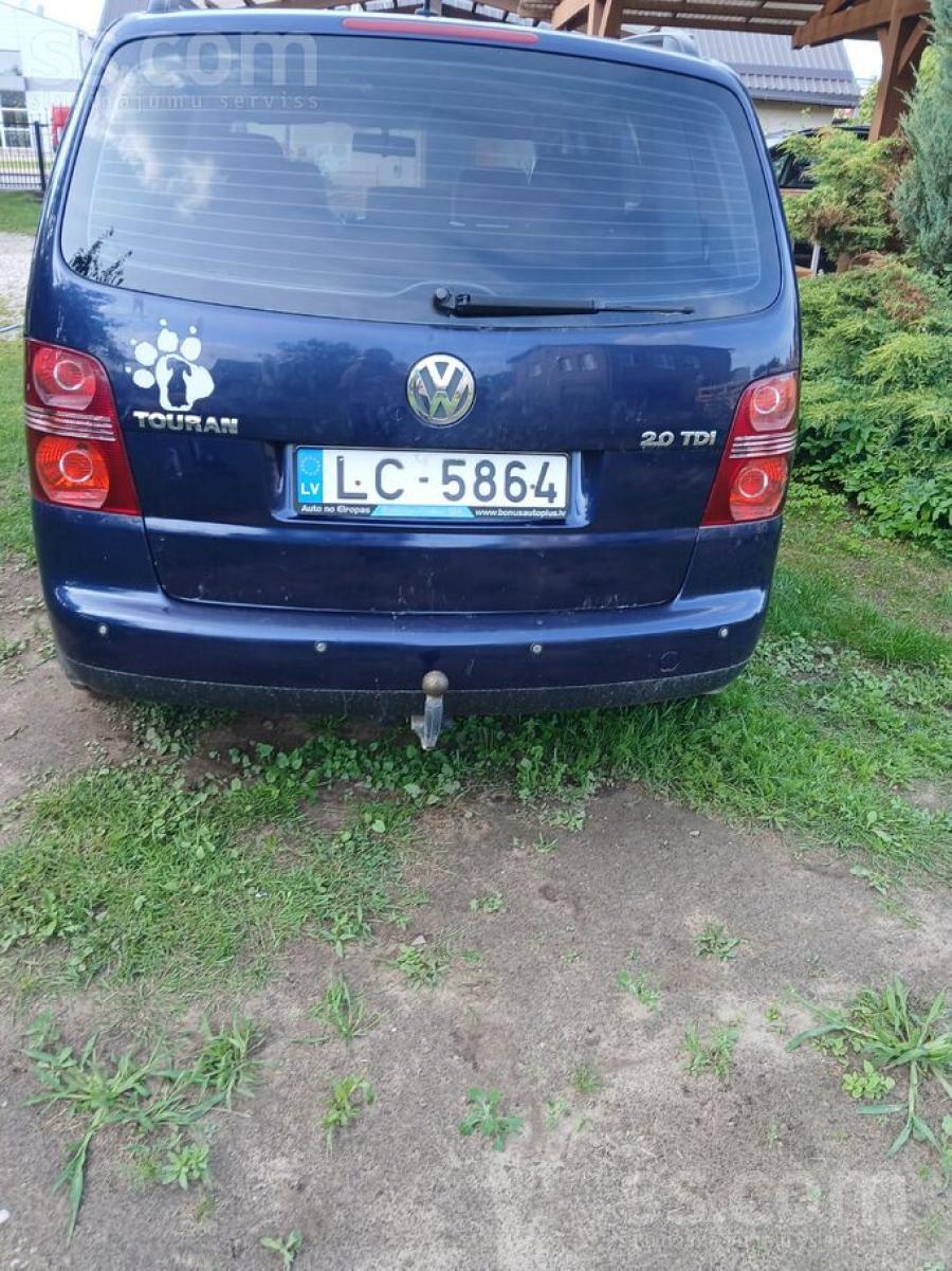 Blue Volkswagen Touran 2005 in Tukums, with an engine capacity of 2.00 L and mileage of 348 thousand km for 1700 €, photo 4 on AUTOMOTO.COM.LV