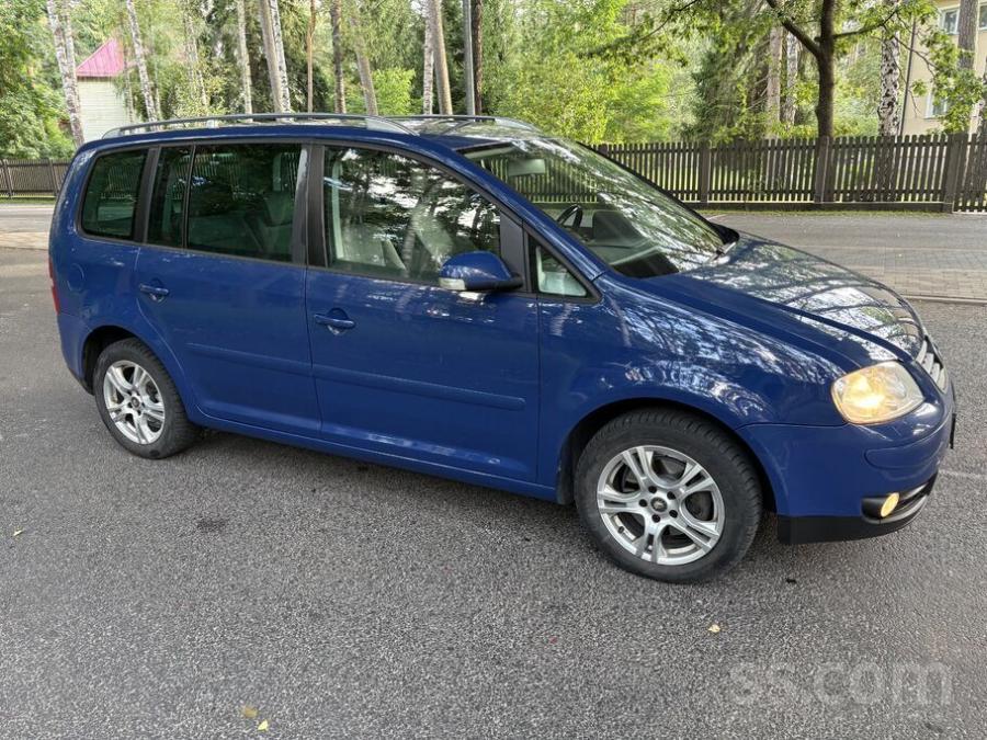 Zils Volkswagen Touran 2005 Jūrmala, ar dzinēja tilpumu 2.00 L un nobraukumu 278 tūkst. km par 3600 €, foto 4 vietnē AUTOMOTO.COM.LV