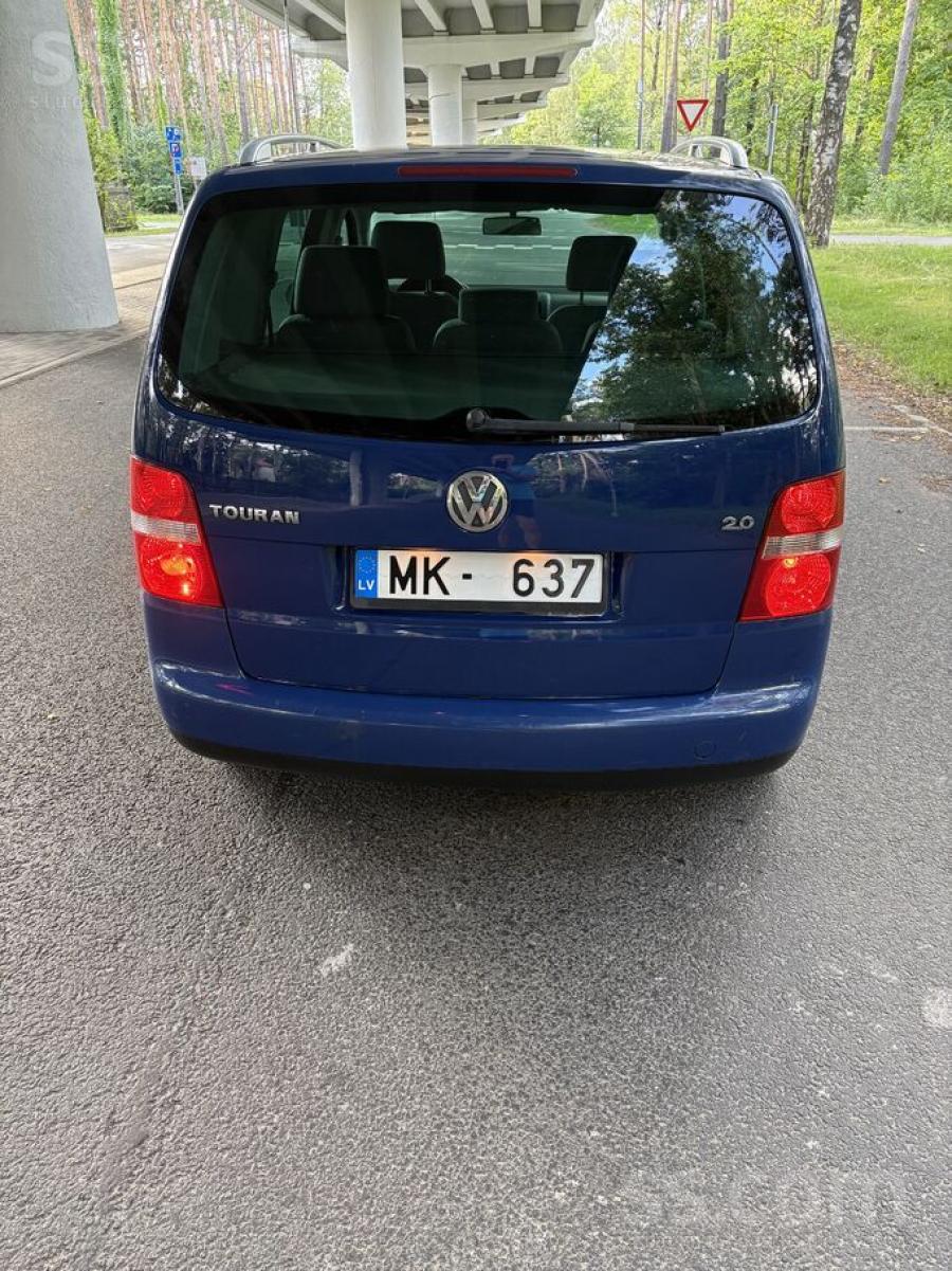 Zils Volkswagen Touran 2005 Jūrmala, ar dzinēja tilpumu 2.00 L un nobraukumu 278 tūkst. km par 3600 €, foto 5 vietnē AUTOMOTO.COM.LV
