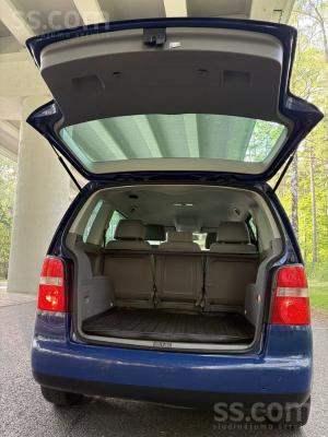 Zils Volkswagen Touran 2005 Jūrmala, ar dzinēja tilpumu 2.00 L un nobraukumu 278 tūkst. km par 3600 €, foto 6 vietnē AUTOMOTO.COM.LV