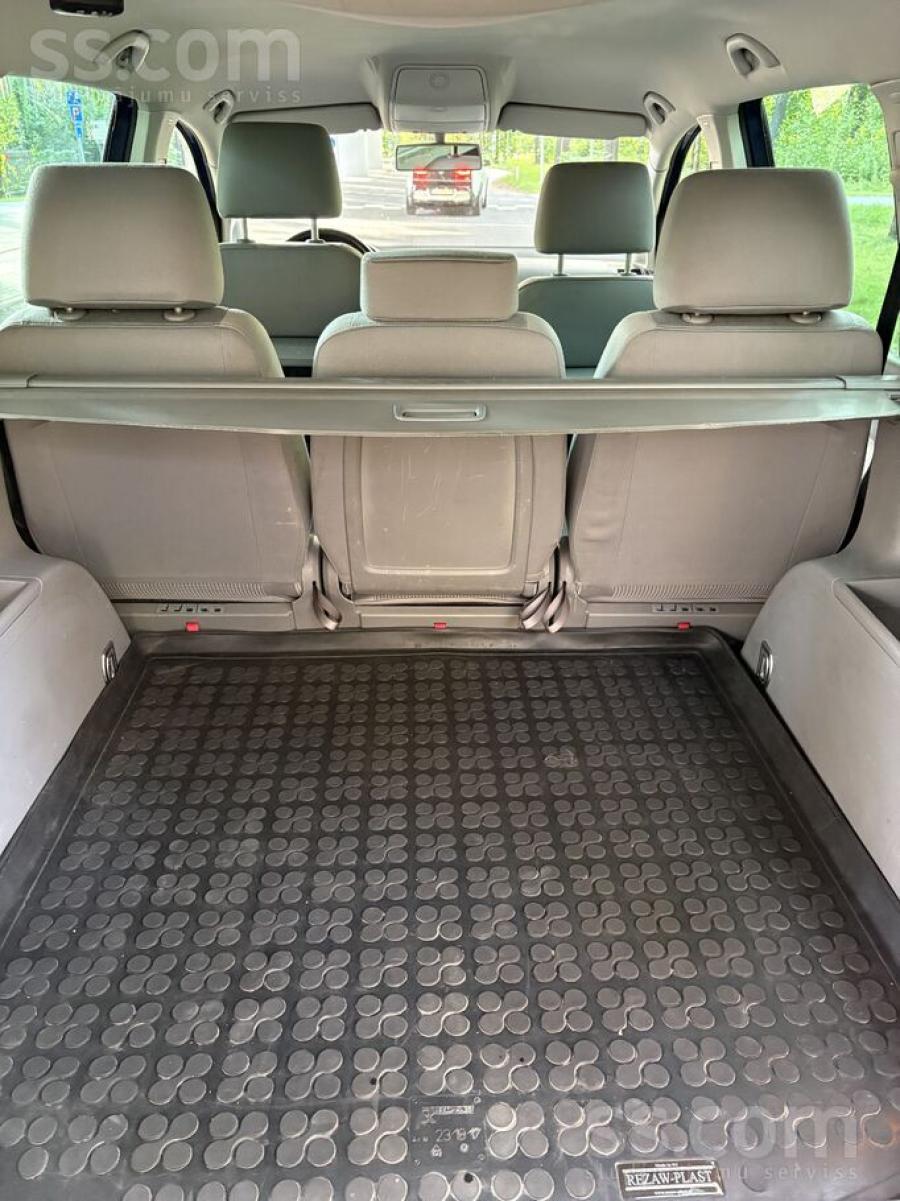 Zils Volkswagen Touran 2005 Jūrmala, ar dzinēja tilpumu 2.00 L un nobraukumu 278 tūkst. km par 3600 €, foto 8 vietnē AUTOMOTO.COM.LV