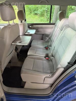 Zils Volkswagen Touran 2005 Jūrmala, ar dzinēja tilpumu 2.00 L un nobraukumu 278 tūkst. km par 3600 €, foto 10 vietnē AUTOMOTO.COM.LV