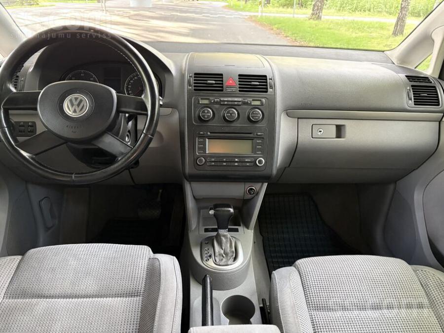 Zils Volkswagen Touran 2005 Jūrmala, ar dzinēja tilpumu 2.00 L un nobraukumu 278 tūkst. km par 3600 €, foto 11 vietnē AUTOMOTO.COM.LV