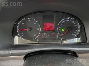 Zils Volkswagen Touran 2005 Jūrmala, ar dzinēja tilpumu 2.00 L un nobraukumu 278 tūkst. km par 3600 €, foto 12 vietnē AUTOMOTO.COM.LV