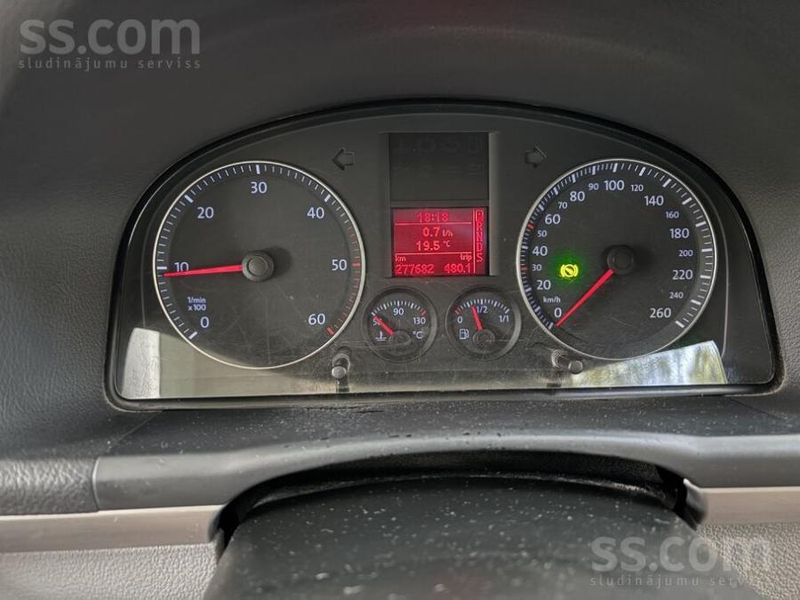 Zils Volkswagen Touran 2005 Jūrmala, ar dzinēja tilpumu 2.00 L un nobraukumu 278 tūkst. km par 3600 €, foto 12 vietnē AUTOMOTO.COM.LV