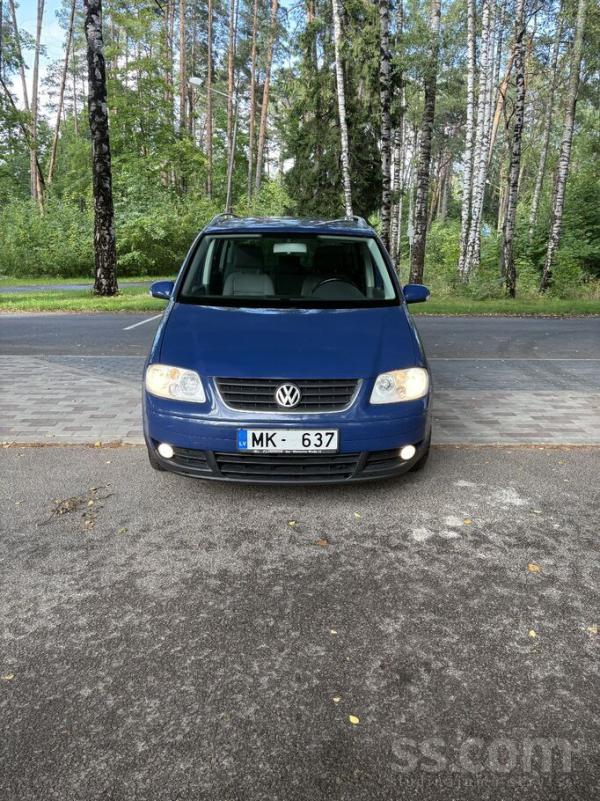 Blue Volkswagen Touran 2005 in Jurmala, with an engine capacity of 2.00 L and mileage of 278 thousand km for 2950 €, photo 1 on AUTOMOTO.COM.LV