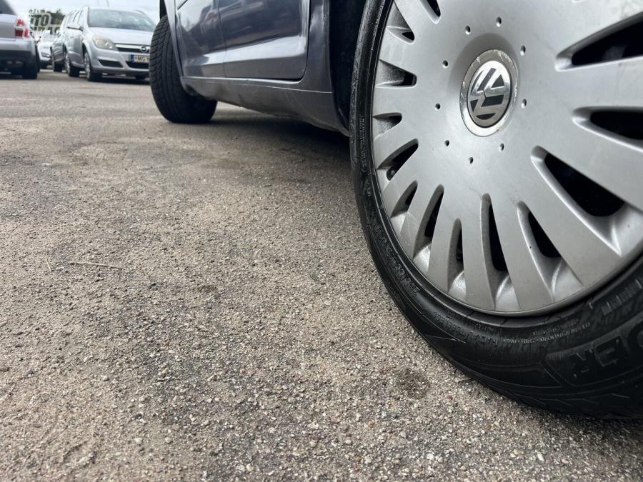 Zils Volkswagen Touran 2005 Šauļi, ar dzinēja tilpumu 2.00 L un nobraukumu 0 tūkst. km par 749 €, foto 10 vietnē AUTOMOTO.COM.LV