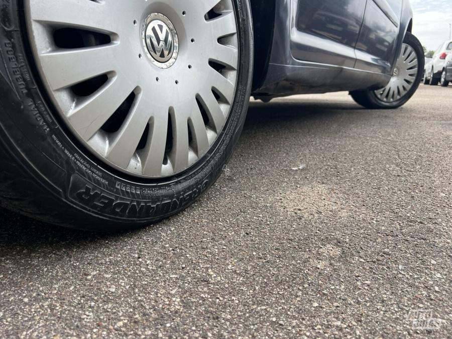 Zils Volkswagen Touran 2005 Šauļi, ar dzinēja tilpumu 2.00 L un nobraukumu 0 tūkst. km par 749 €, foto 11 vietnē AUTOMOTO.COM.LV