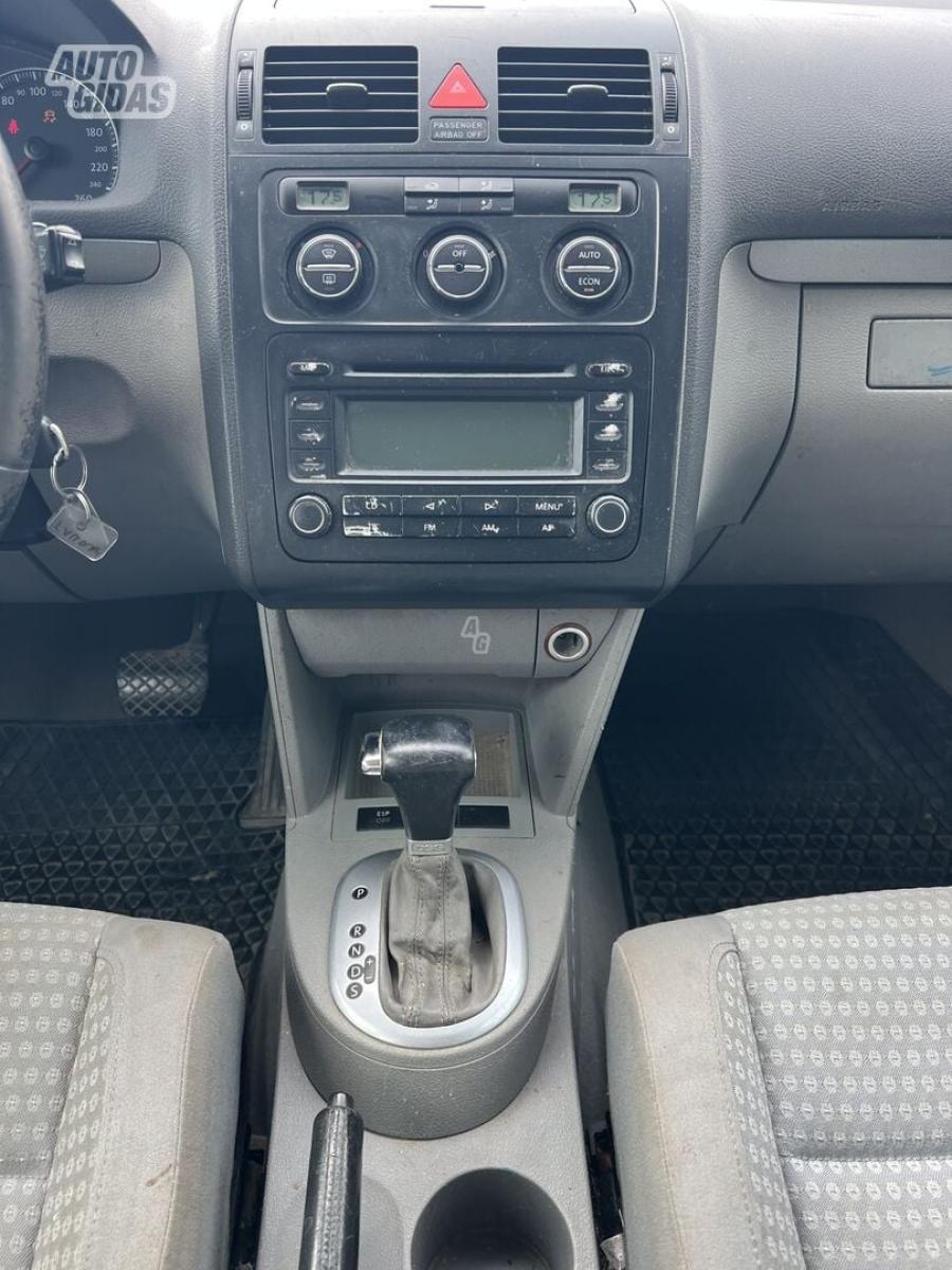 Zils Volkswagen Touran 2005 Šauļi, ar dzinēja tilpumu 2.00 L un nobraukumu 0 tūkst. km par 749 €, foto 14 vietnē AUTOMOTO.COM.LV